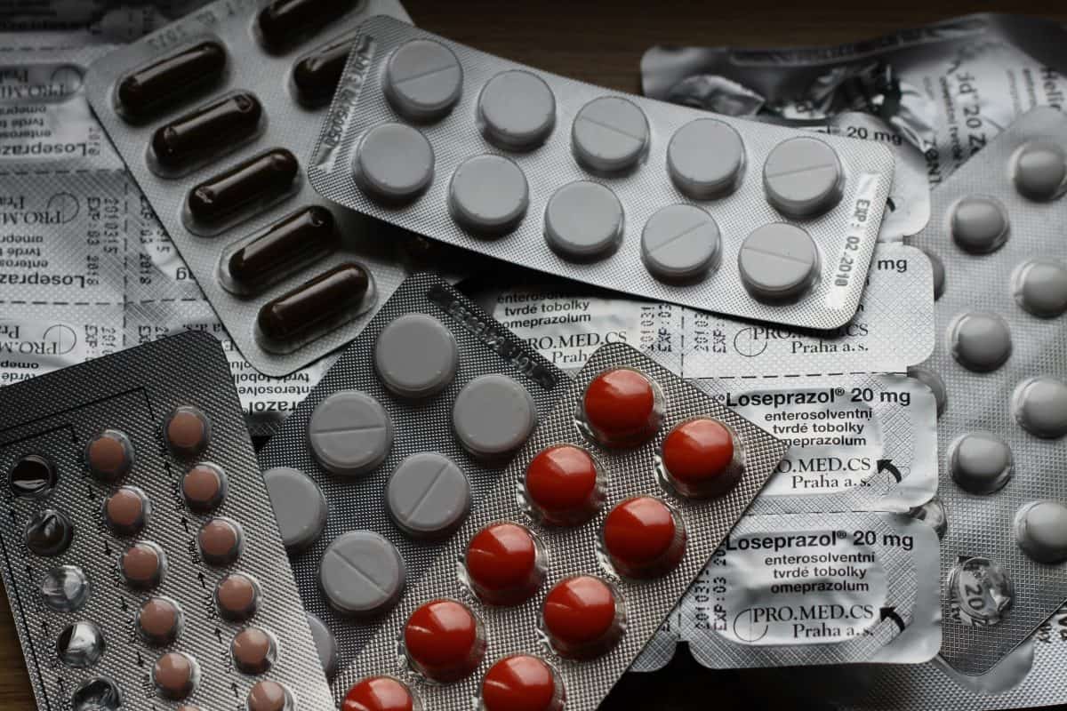 Here’s The Real Difference Between Generic and Brand Name Drugs
