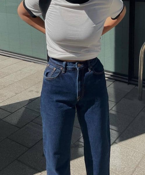 8 Best Petite Jeans for Women – Where to Buy and How to Style