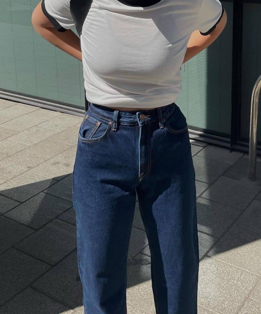 8 Best Petite Jeans for Women – Where to Buy and How to Style
